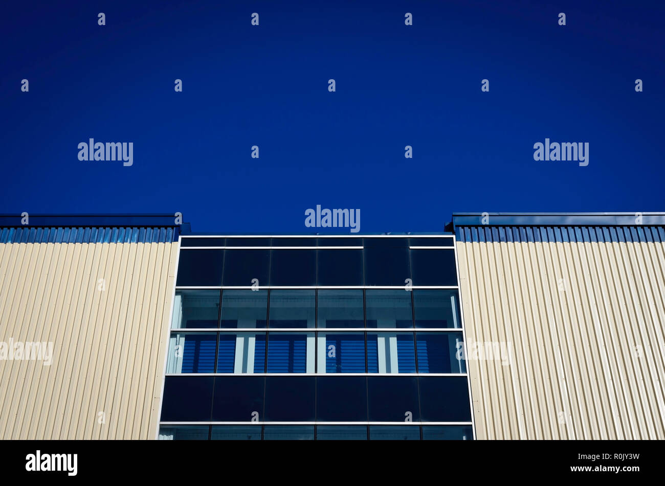 Metal clad building hi-res stock photography and images - Alamy
