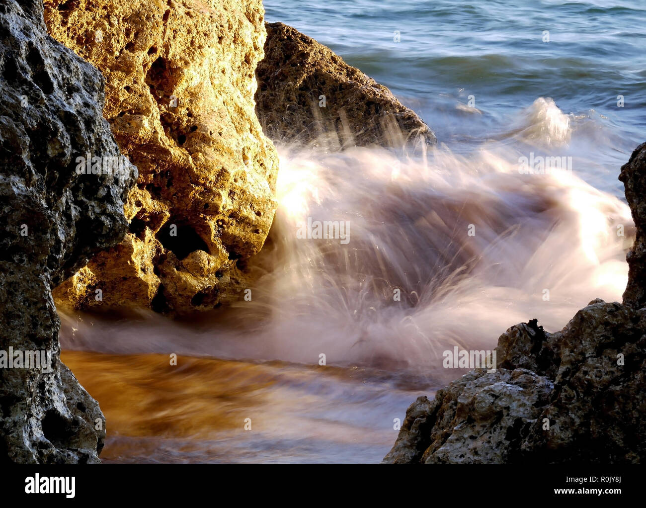 Bouncing water splash hi-res stock photography and images - Alamy