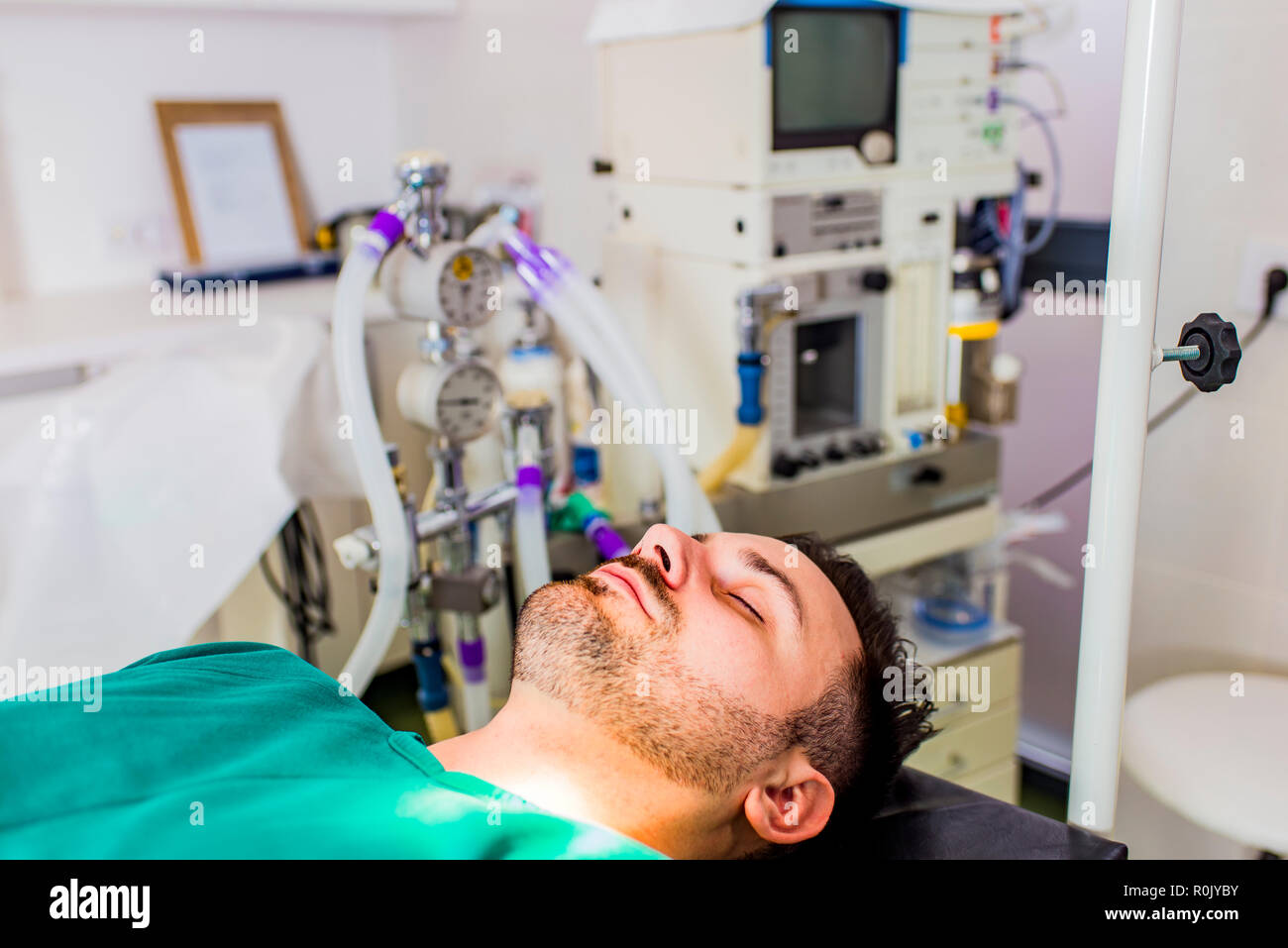 Patient lying on an operating table hi-res stock photography and images ...