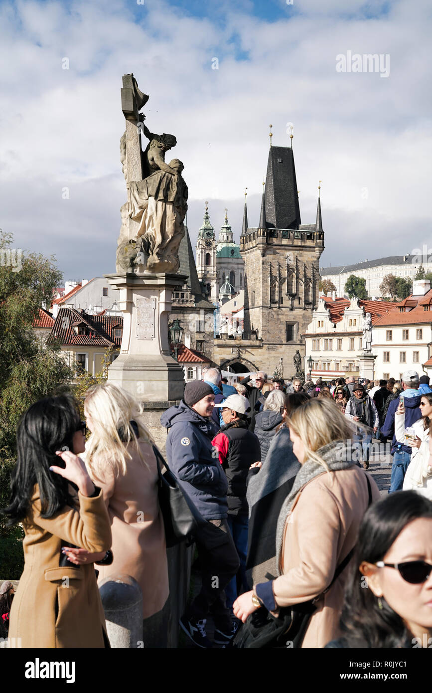 Tourists on the Charles Bridge in Prague Stock Photo - Alamy