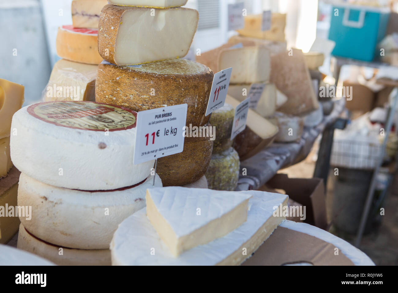 Moissac market cheese stall on Sunday Stock Photo - Alamy