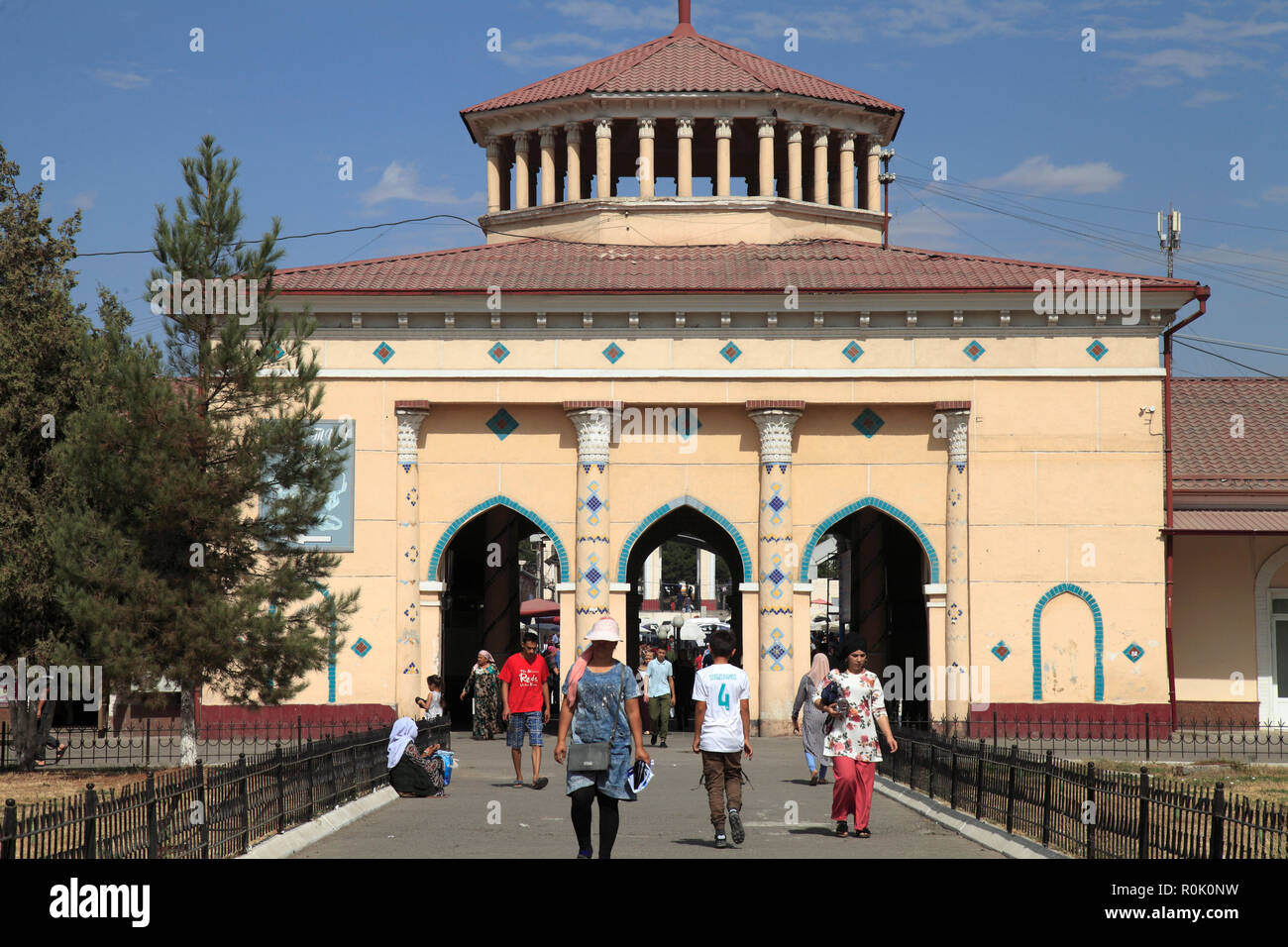 Uzbekistan; Tashkent, Chorsu Bazaar, market, exterior, people Stock ...