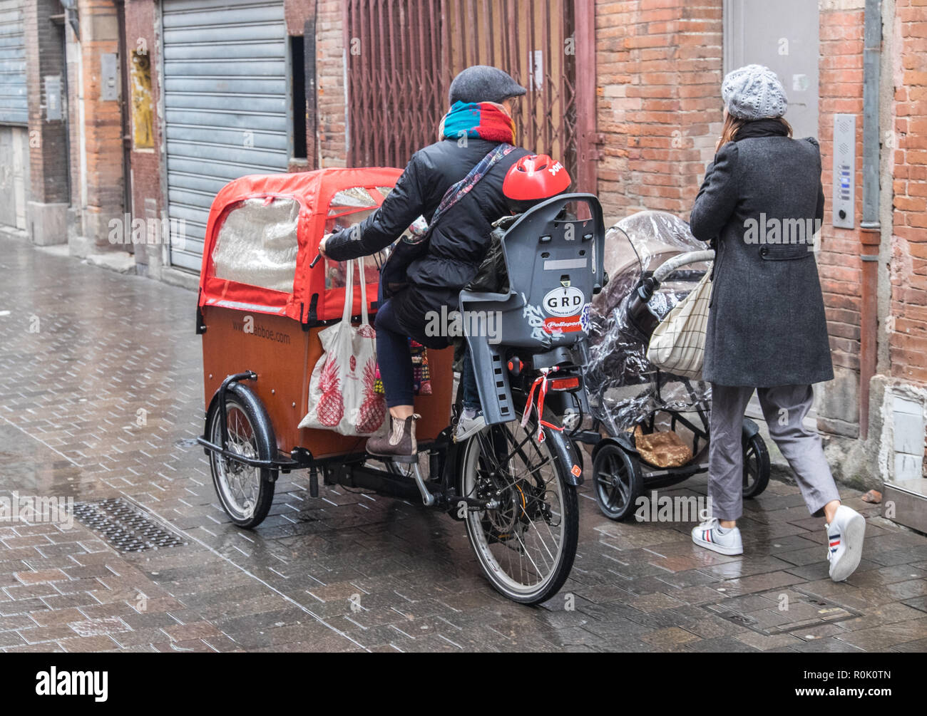 Two mother and a pram hi-res stock photography and images - Alamy