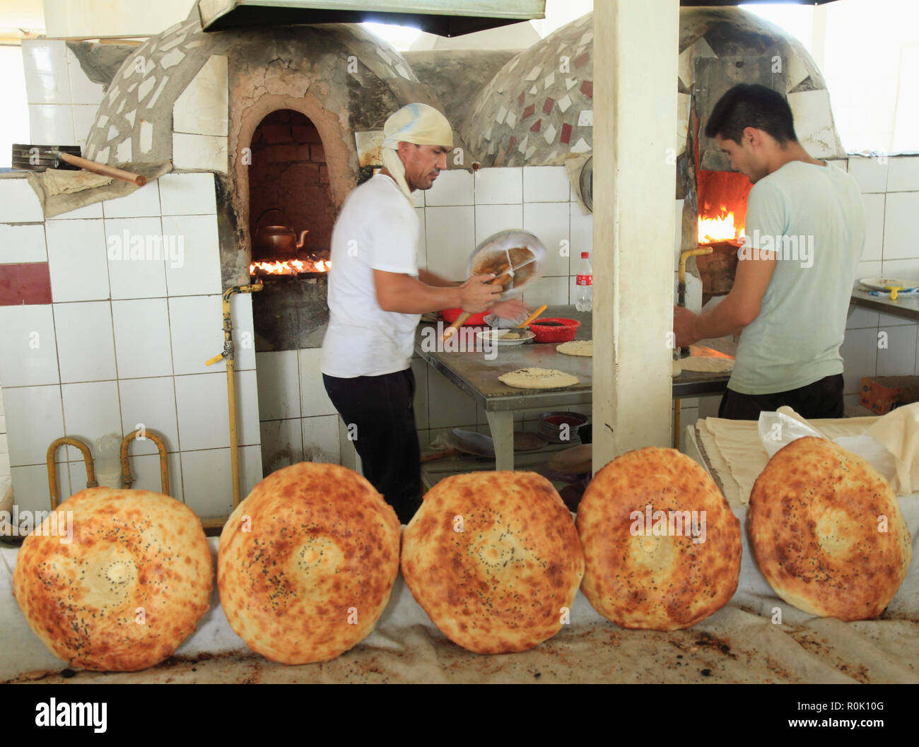 Uzbekistan; Tashkent, Chorsu Bazaar, market, food, bakers, bread Stock ...