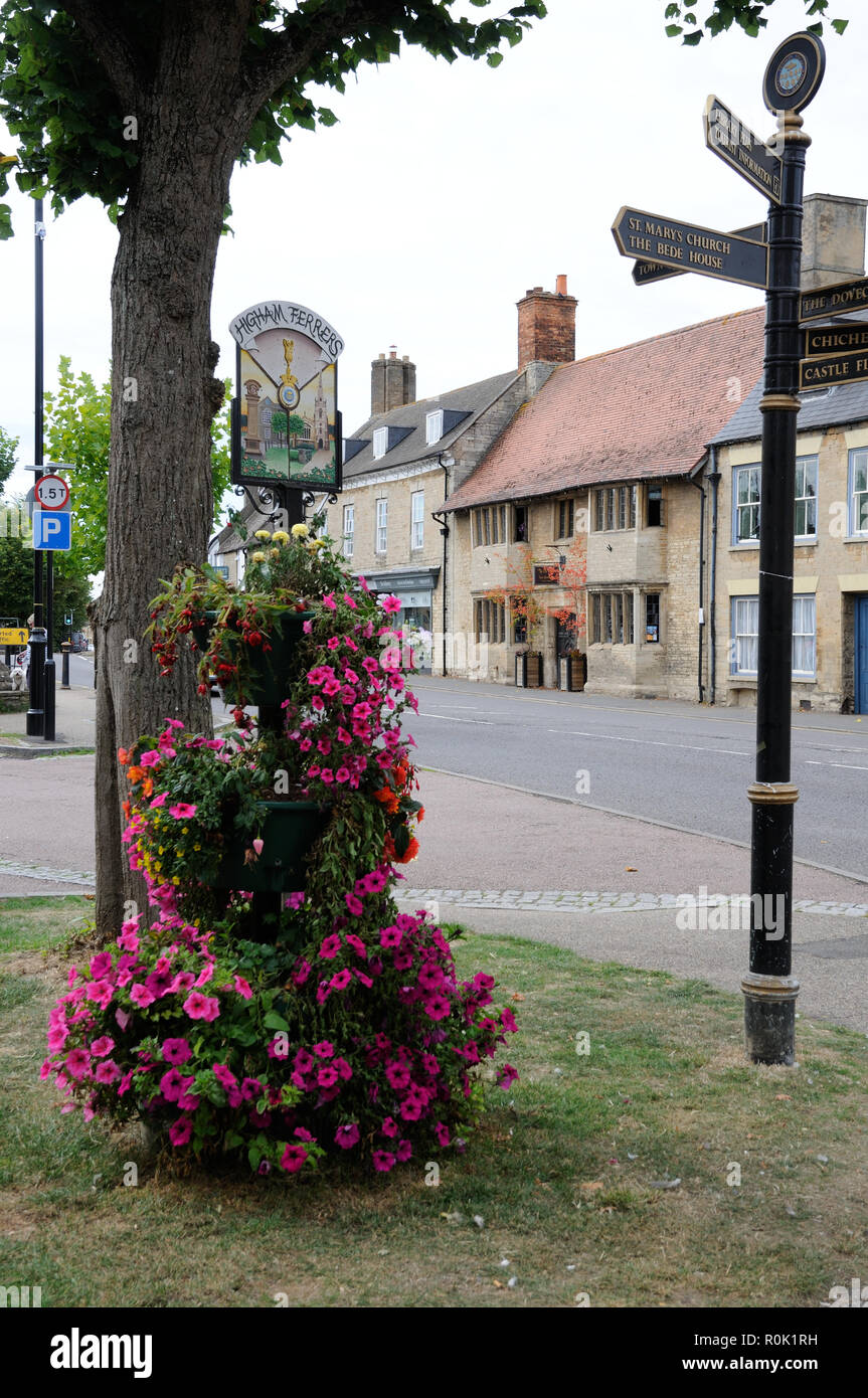 Higham ferrers market square hi-res stock photography and images - Alamy