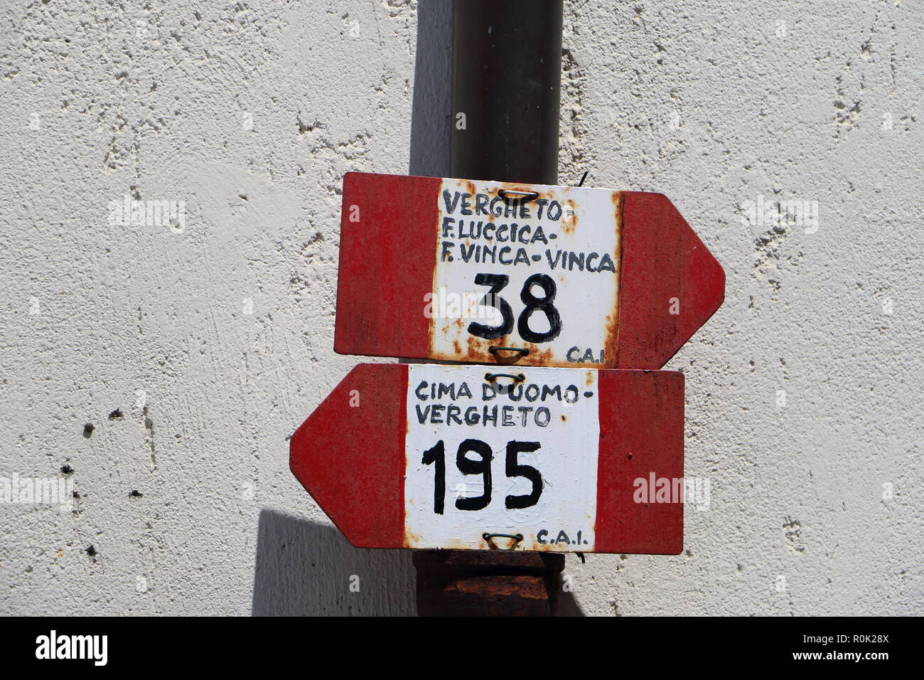 Road traffic signs in italy hi-res stock photography and images - Alamy