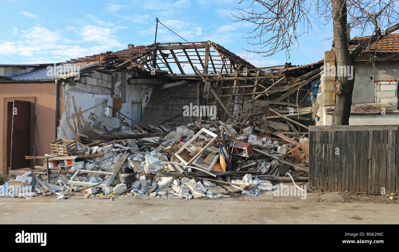 Collapsed One Story House Earthquake Natural Disaster Stock Photo - Alamy
