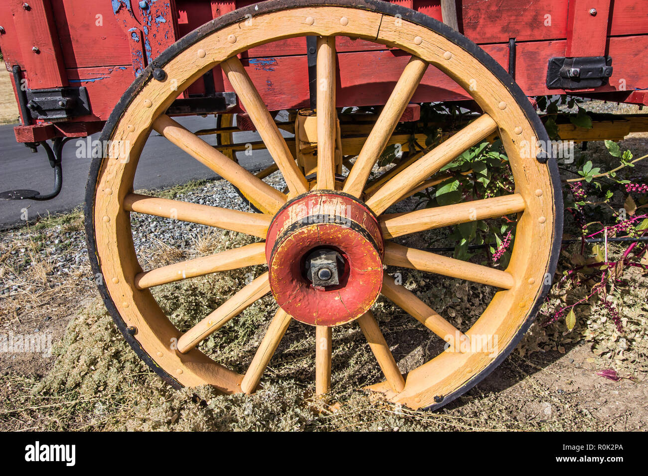 Old Vintage Wagon Wheel With Spokes And Red Hub Stock Photo - Alamy