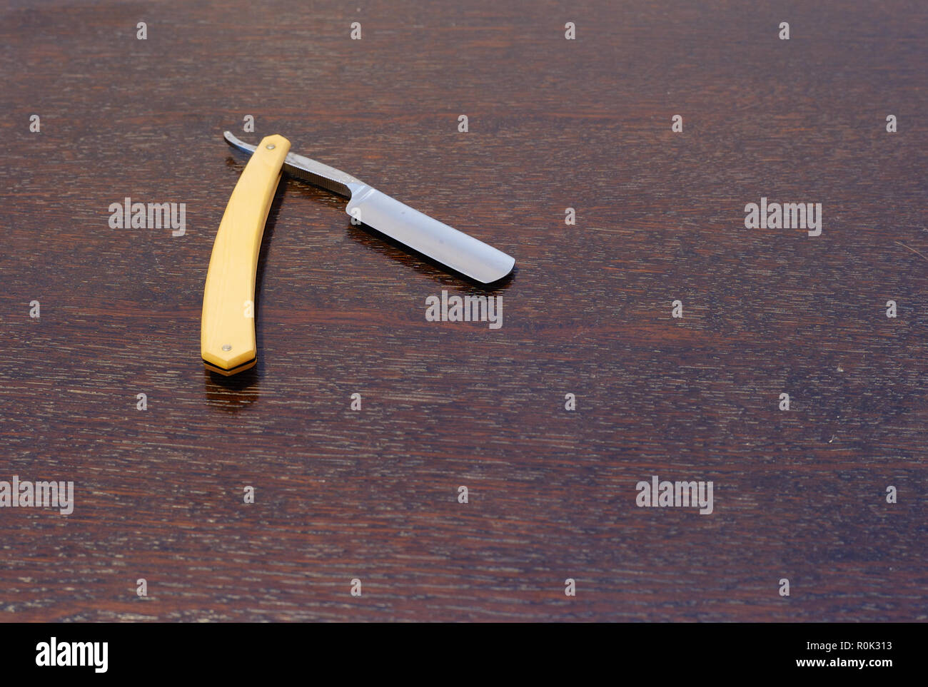 Boxwood wood hi-res stock photography and images - Alamy