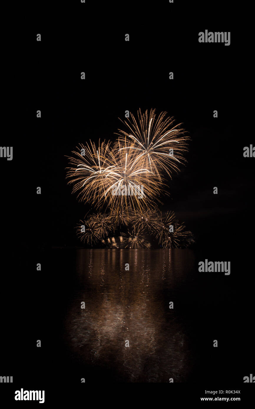 Golden rain firework hi-res stock photography and images - Alamy
