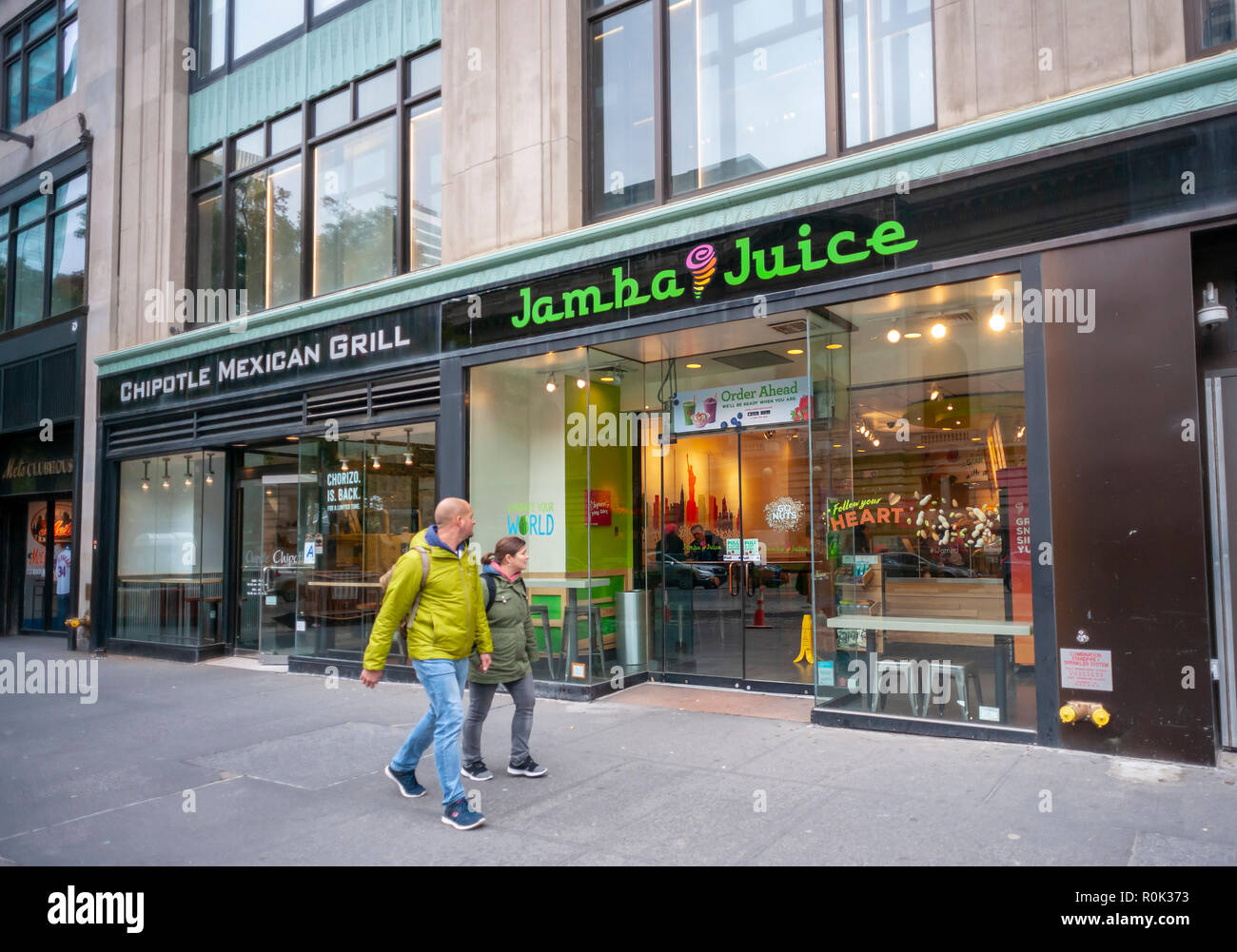 Auntie anne's cinnabon hi-res stock photography and images - Alamy