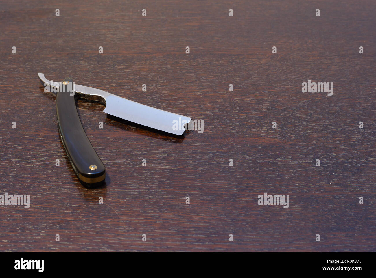Straight razor hi-res stock photography and images - Alamy