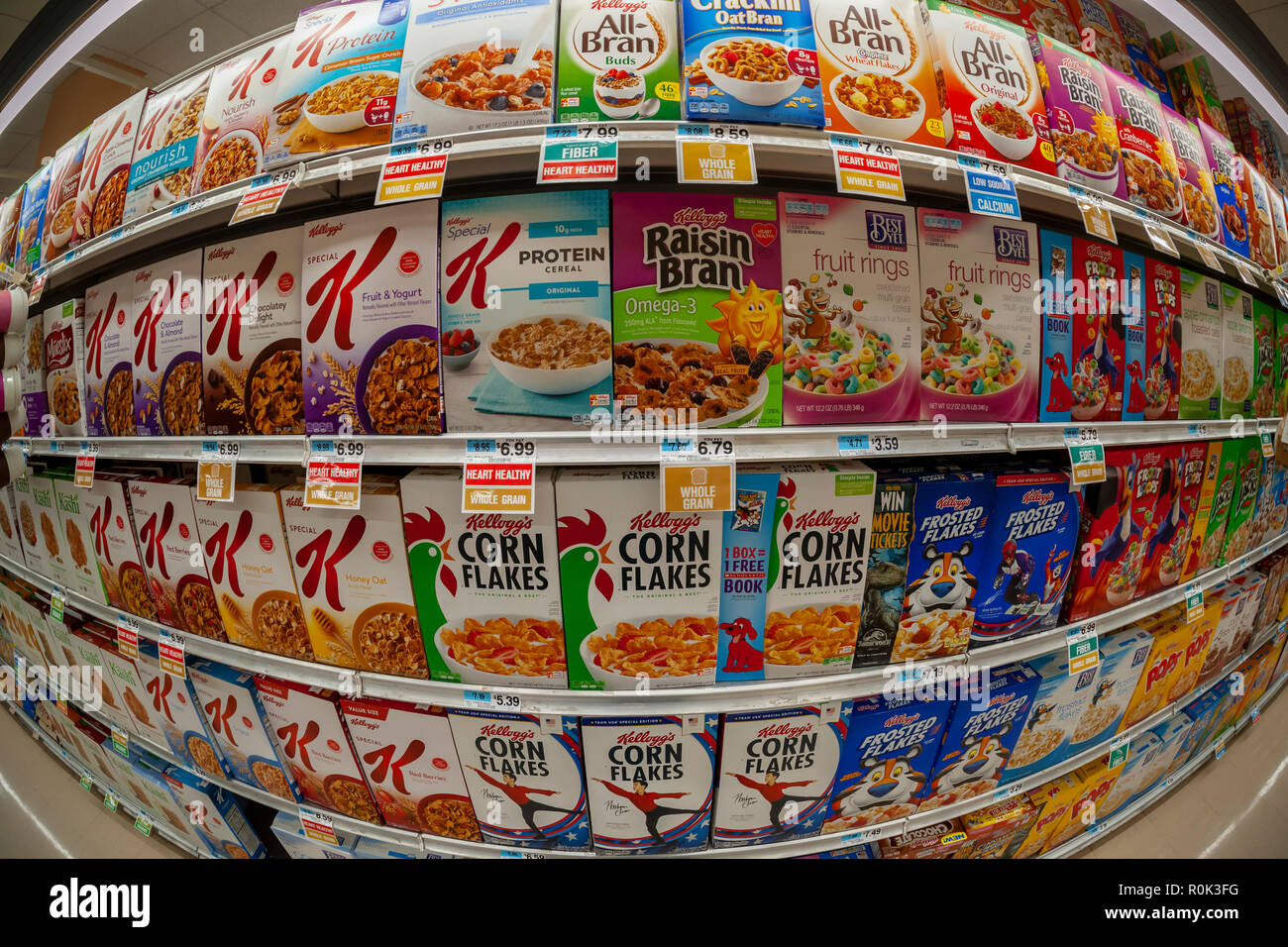 Cereal boxes on shelf hi-res stock photography and images - Alamy