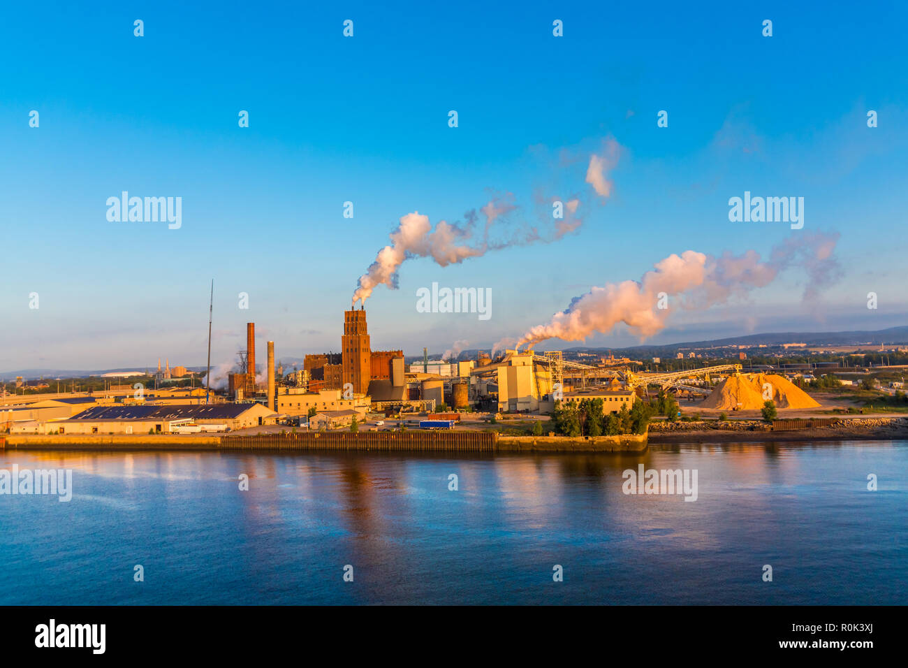 Pulp paper mill smoke stack hi-res stock photography and images - Alamy