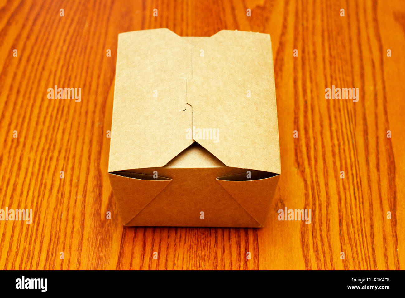 Closed box made from corrugated fibre board Stock Photo - Alamy