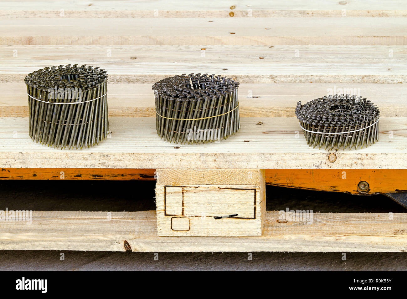 Bunch of quality nails for pallet production Stock Photo - Alamy