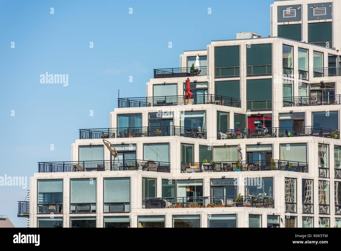 Multi unit condominium building in South Loop designed by Stanley ...