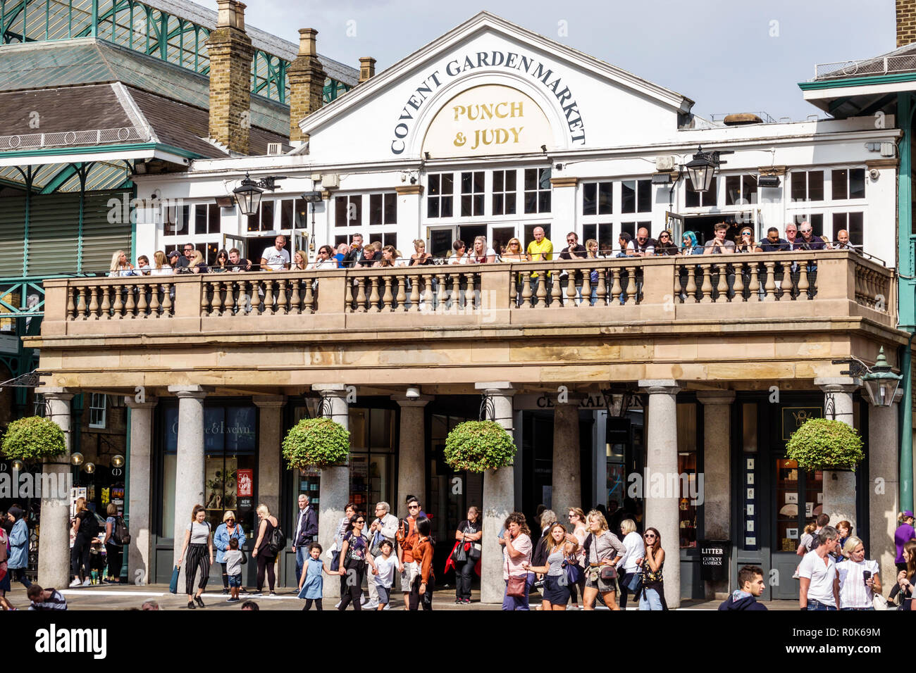 Pub public house al fresco outside exterior street dining hi-res stock ...
