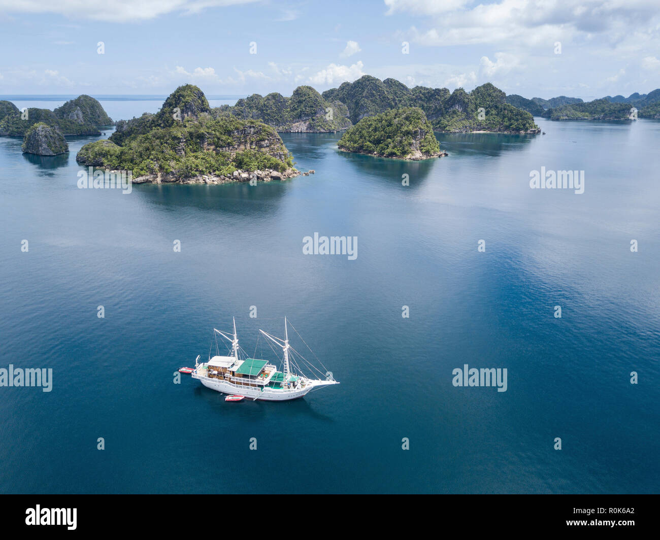 Misool islands hi-res stock photography and images - Alamy