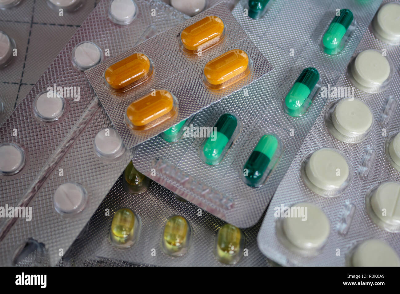 Pills pack production hi-res stock photography and images - Alamy