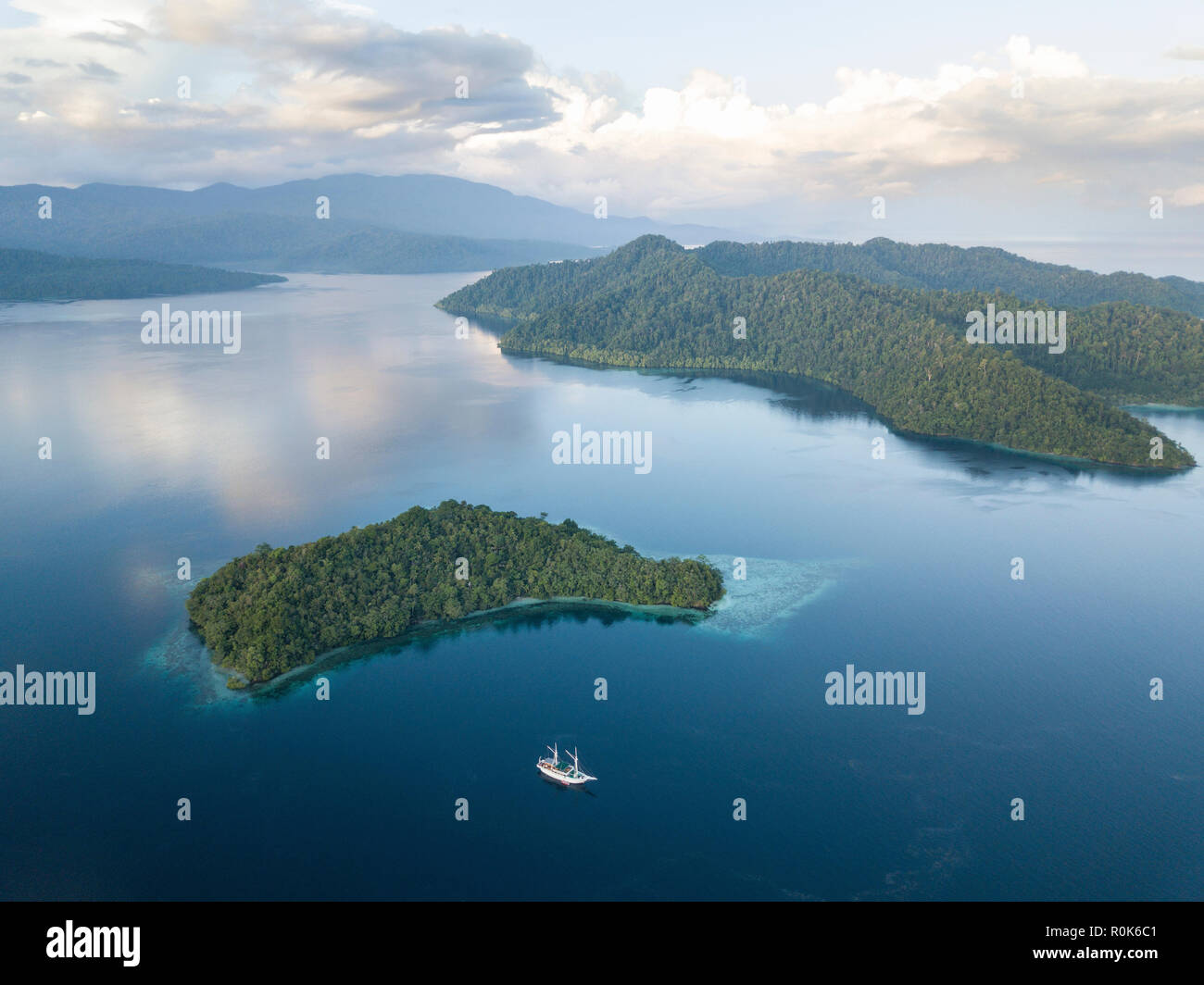 Batanta island hi-res stock photography and images - Alamy