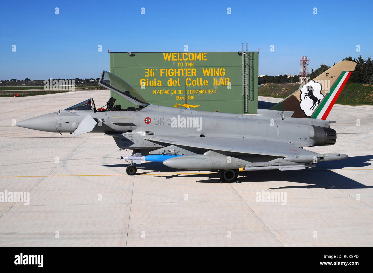 Italian Air Force Eurofighter F-2000 armed with bombs Stock Photo - Alamy