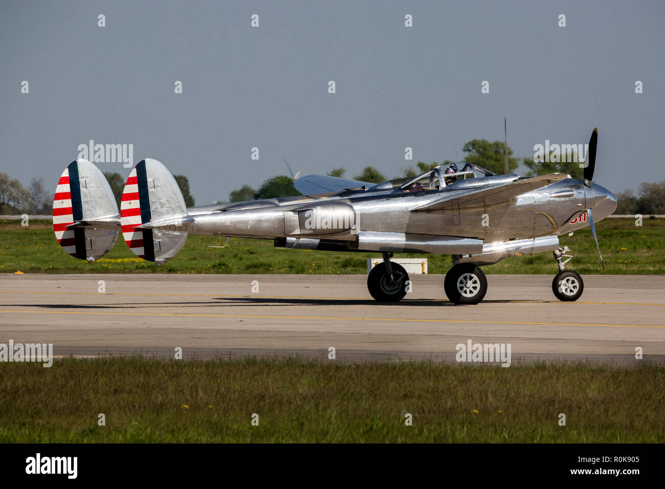 38 lightning aircraft on display hi-res stock photography and images ...