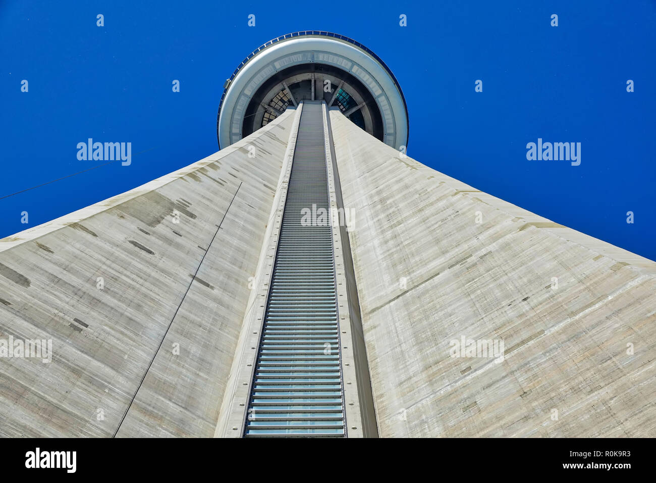 Glass floor cn tower hi-res stock photography and images - Alamy