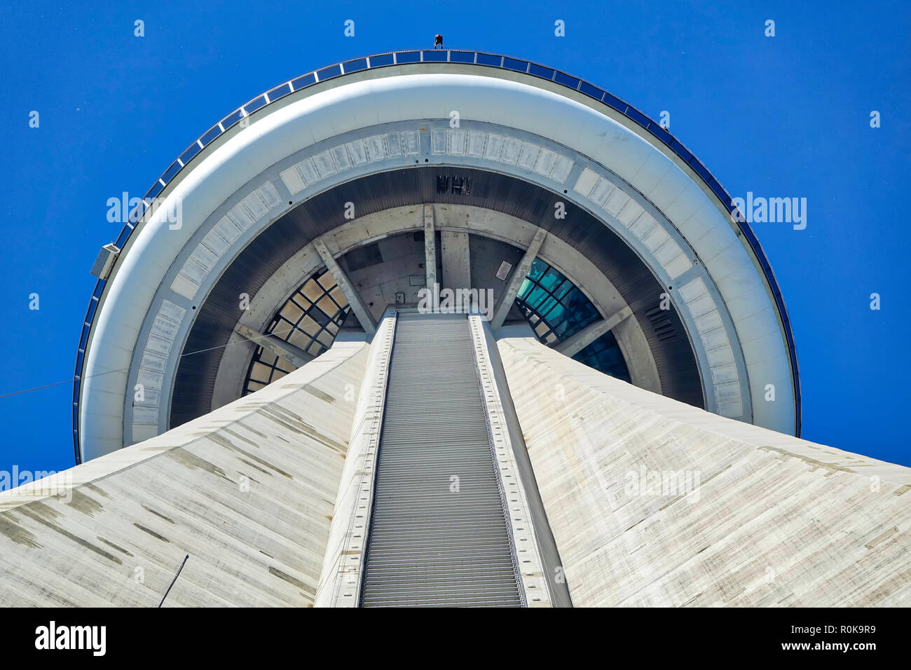 Cn tower glass floor hi-res stock photography and images - Alamy