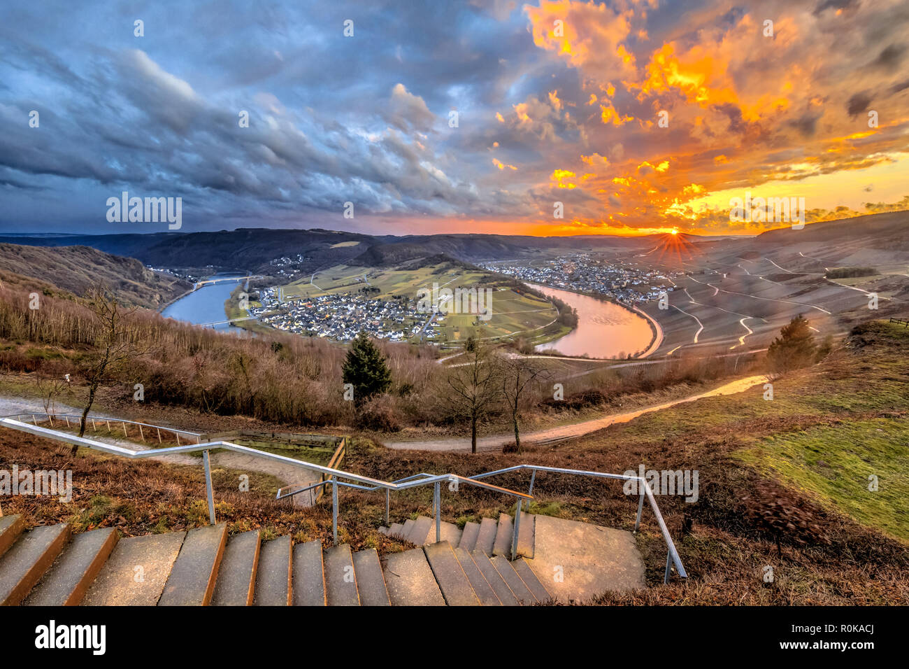 Spectacular sunset over Mosel river basin near Krov, Germany Stock ...