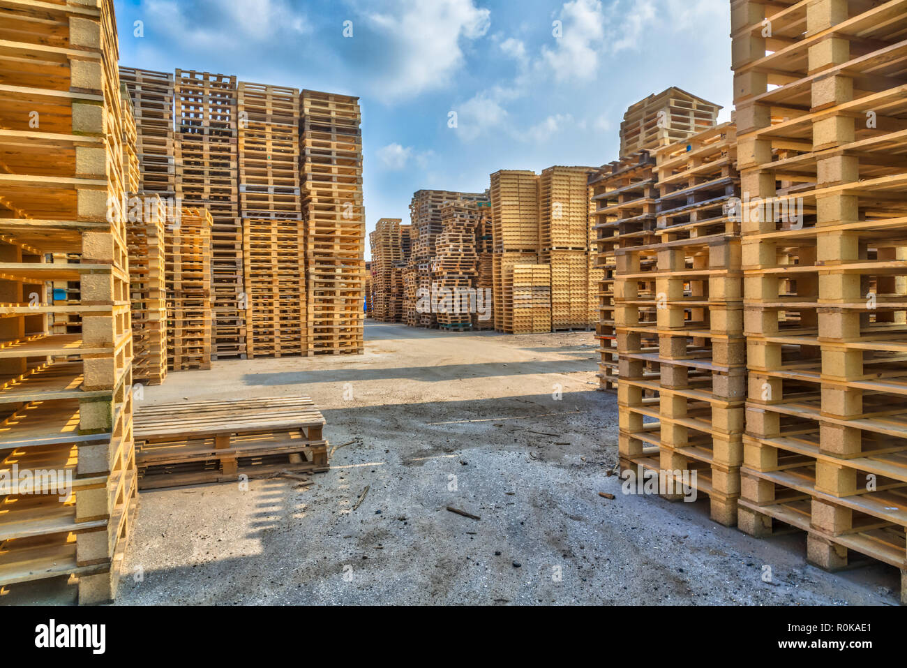 Cargo pallets hi-res stock photography and images - Alamy