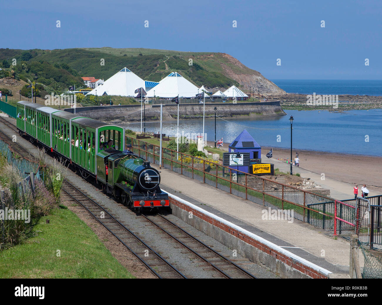 Scarborough railway station hi-res stock photography and images - Alamy