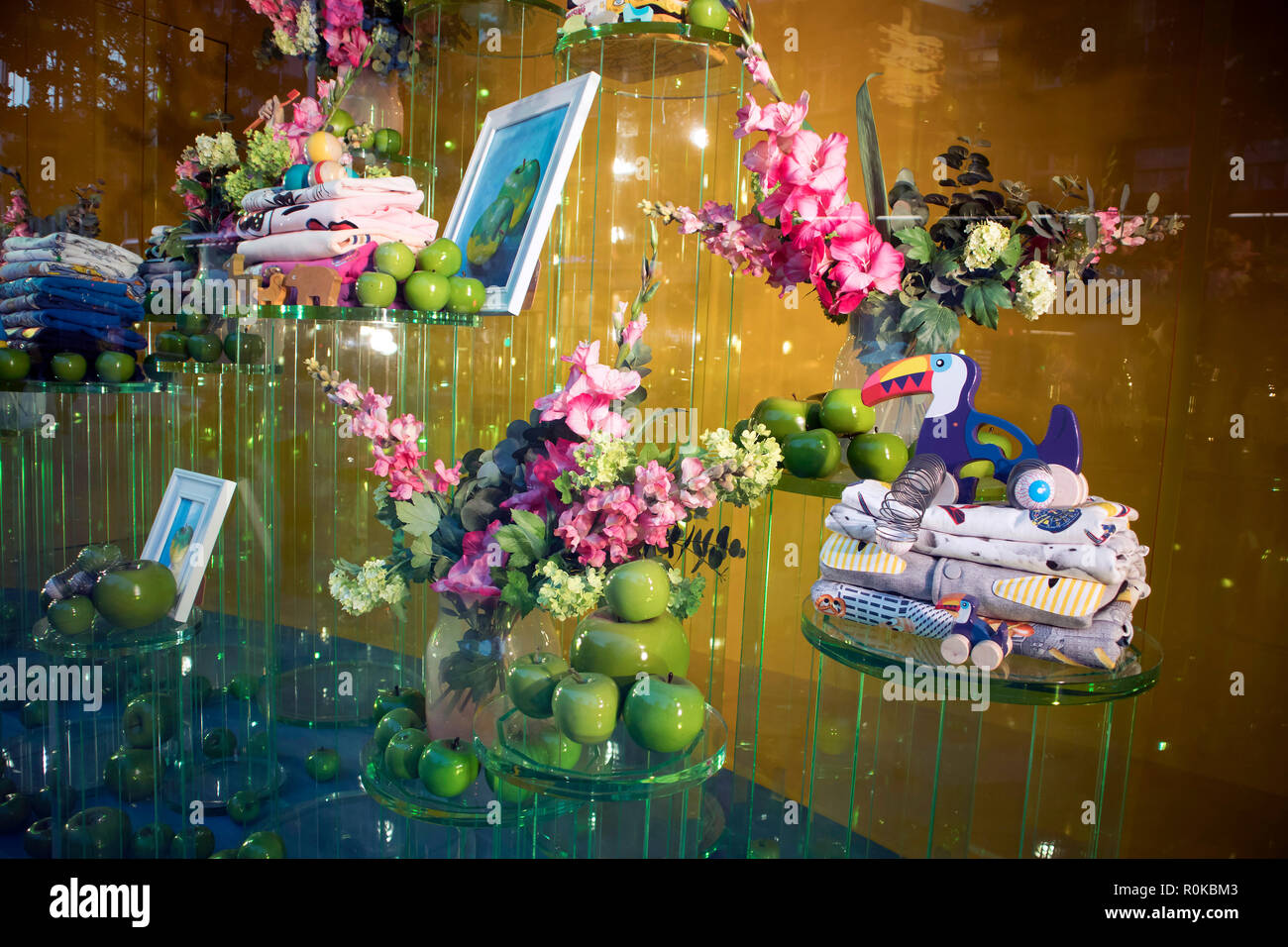 Selfridges window display apple hi-res stock photography and images - Alamy