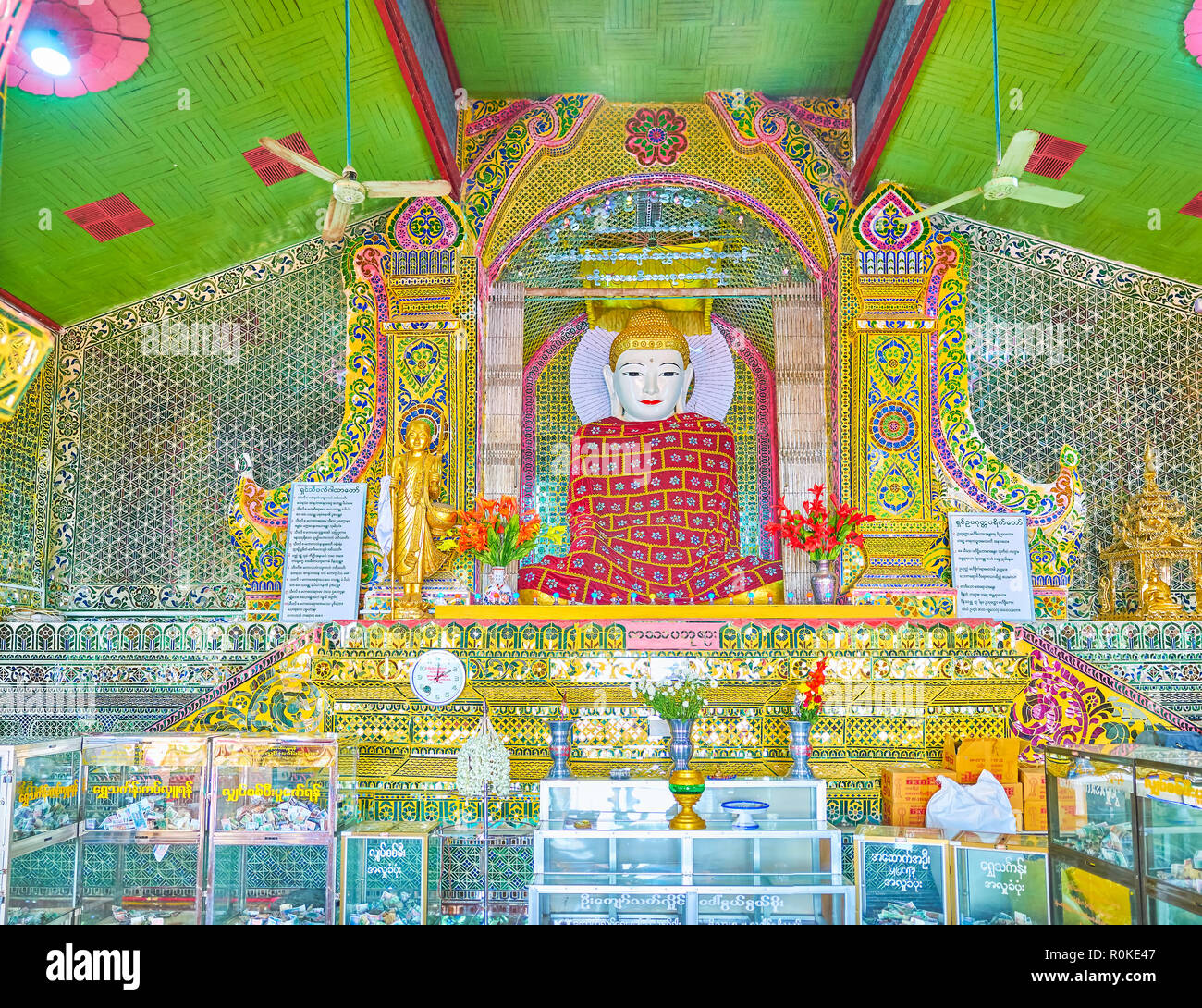 Golden altar mandalay hi-res stock photography and images - Alamy
