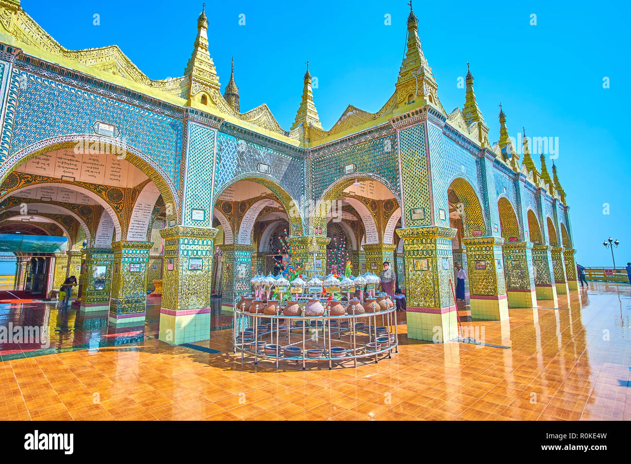 Su taung pyae pagoda at the top of mandalay hill hi-res stock ...