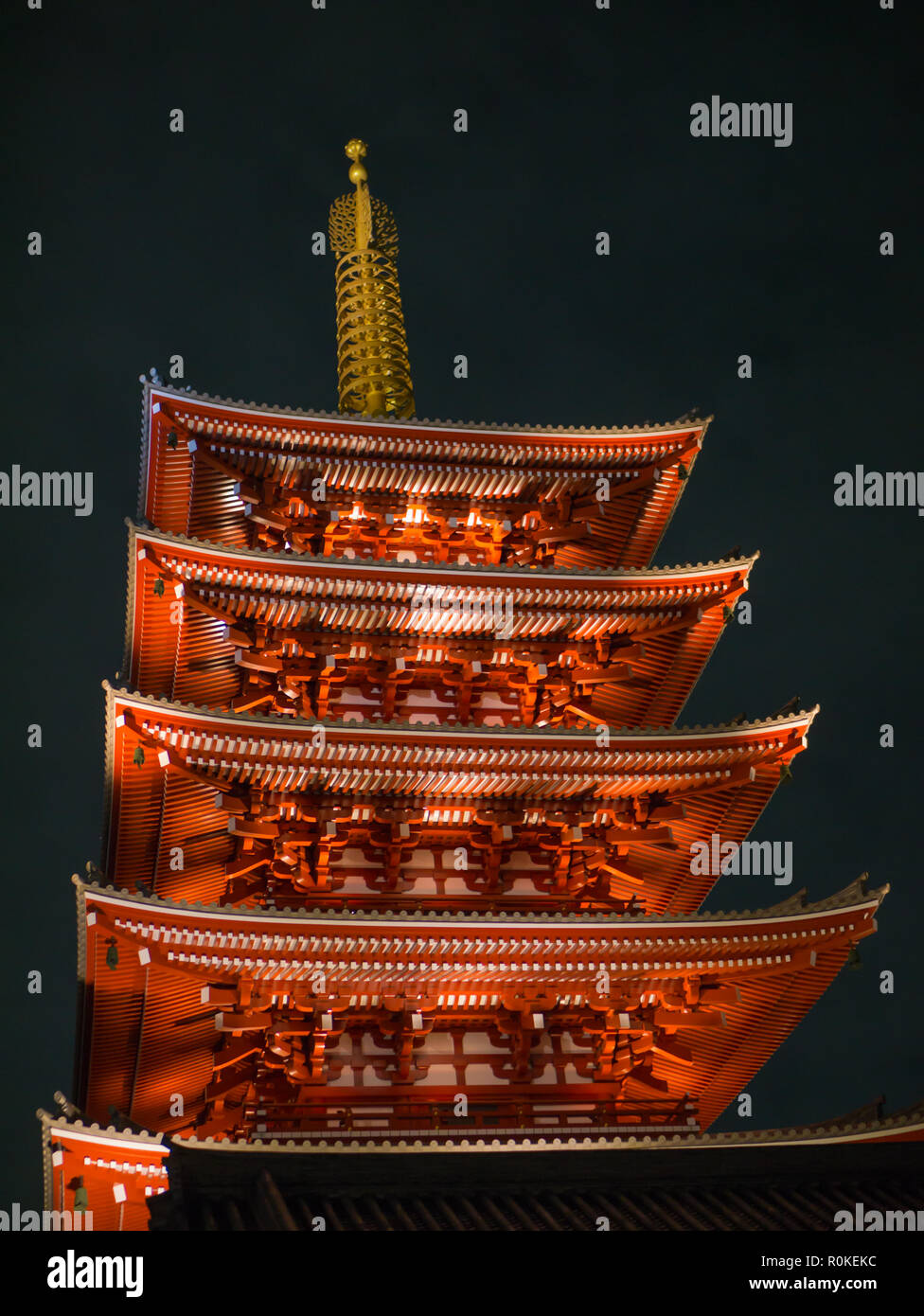 Long exposure picture of Senso-ji shrine at night. Asakusa, Tokyo ...