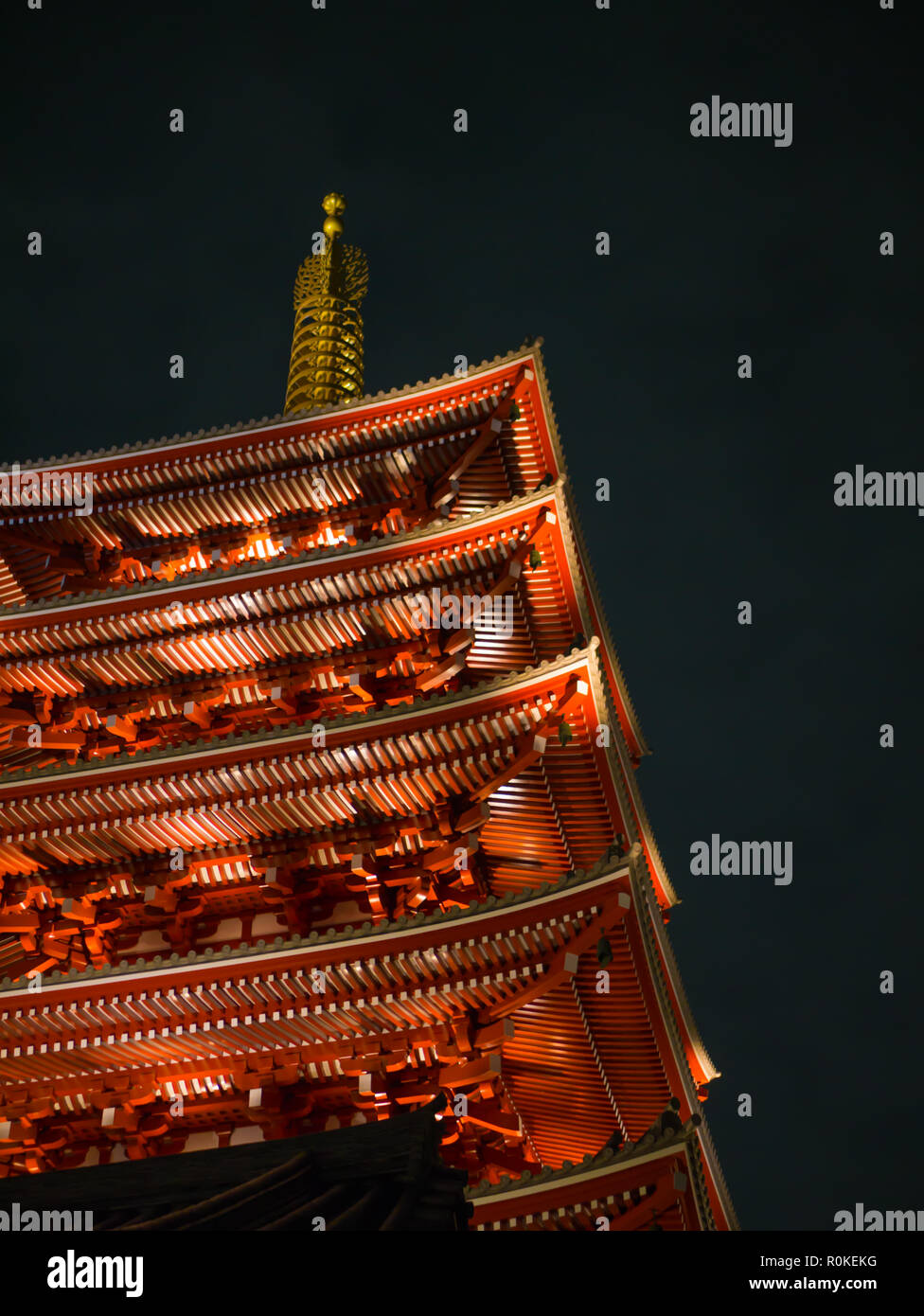Illuminate buddhist shrine hi-res stock photography and images - Alamy