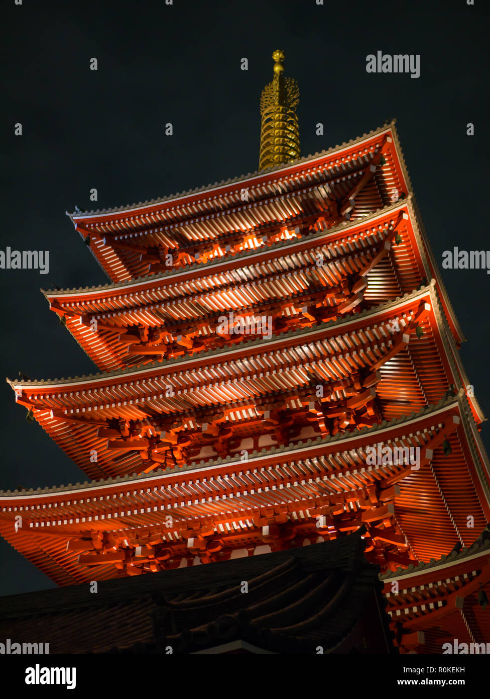 Long exposure picture of Senso-ji shrine at night. Asakusa, Tokyo ...