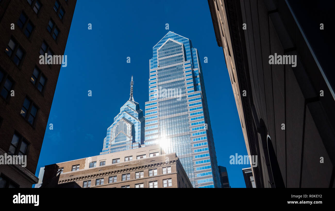 Philadelphia glass buildings hi-res stock photography and images - Alamy
