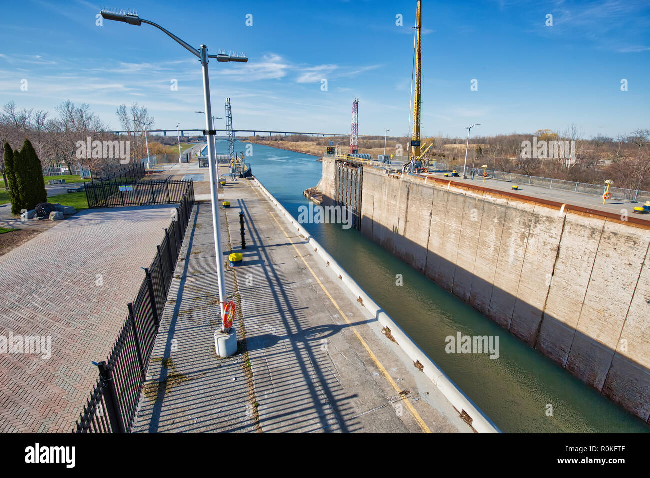 Welland canal locks hi-res stock photography and images - Alamy