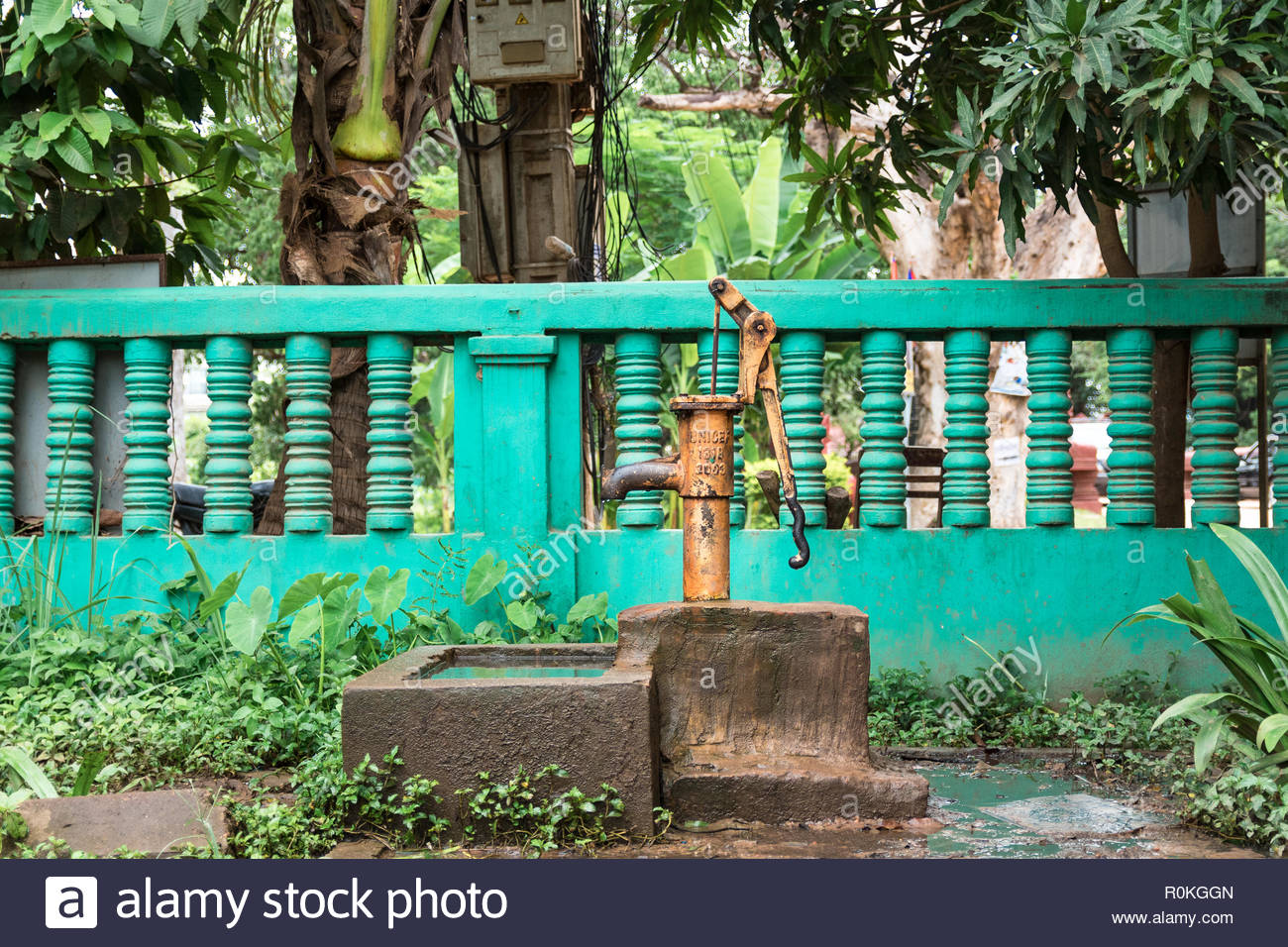 Vintage Water Pump Stock Photos & Vintage Water Pump Stock Images - Alamy