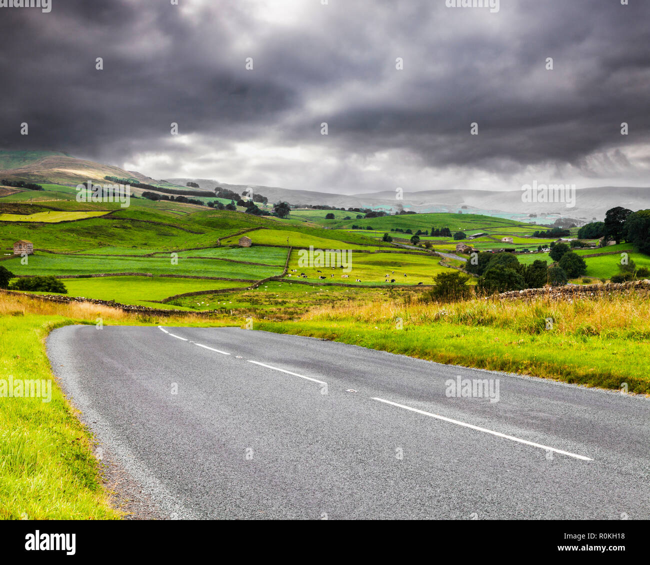 English scenic road hi-res stock photography and images - Alamy