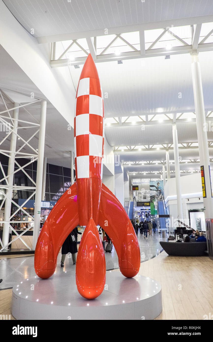 Tintin rocket hi-res stock photography and images - Alamy