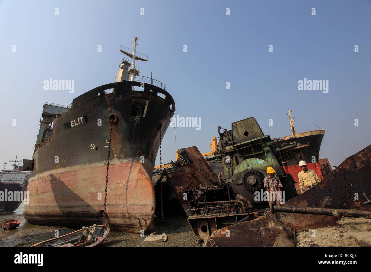 Ship breaking yard chittagong bangladesh hi-res stock photography and ...