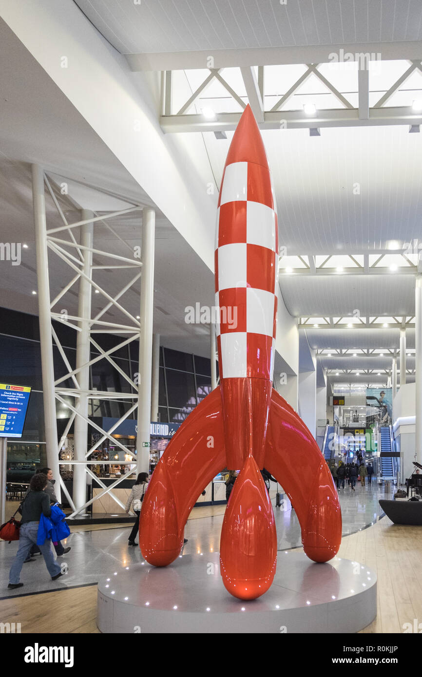 Tintin rocket hi-res stock photography and images - Alamy