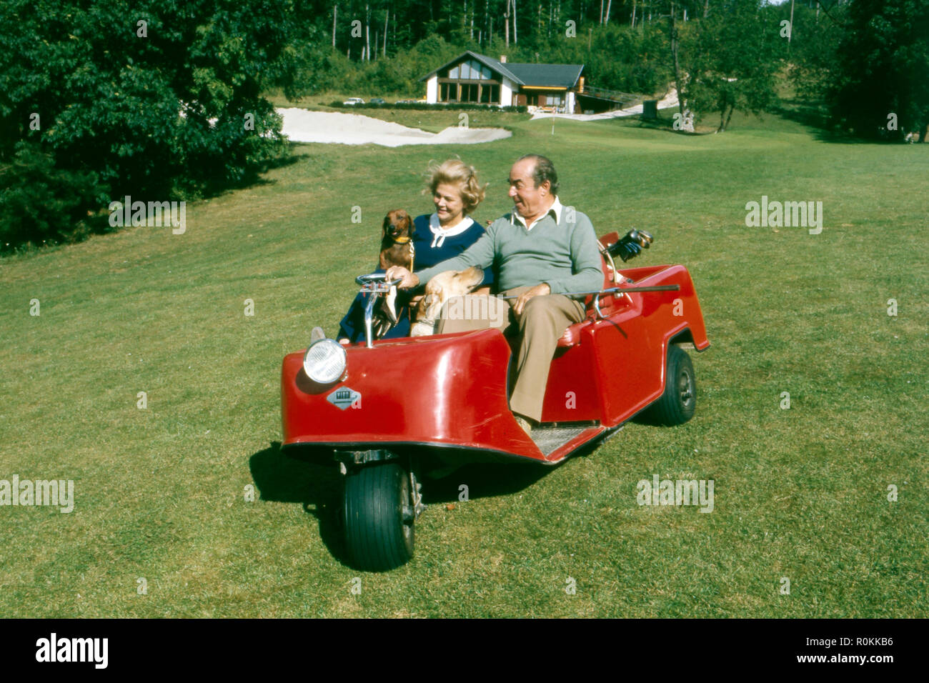 Hubert Baron von Pantz auf dem Golfplatz mit Gemahlin Terry ...