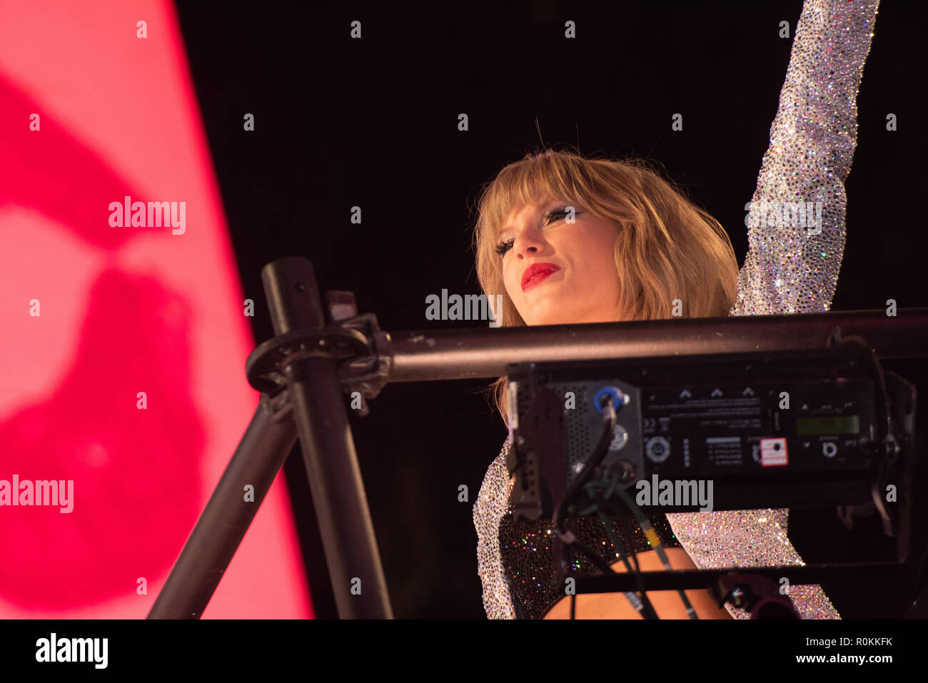 Taylor Swift performing at NY New Year's eve Stock Photo - Alamy