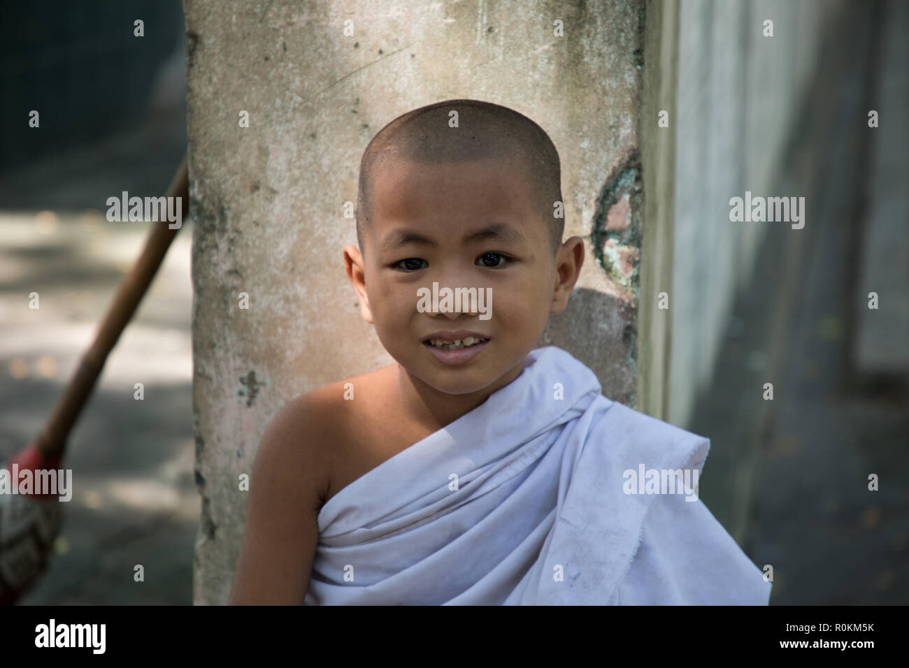 Children monk hi-res stock photography and images - Alamy