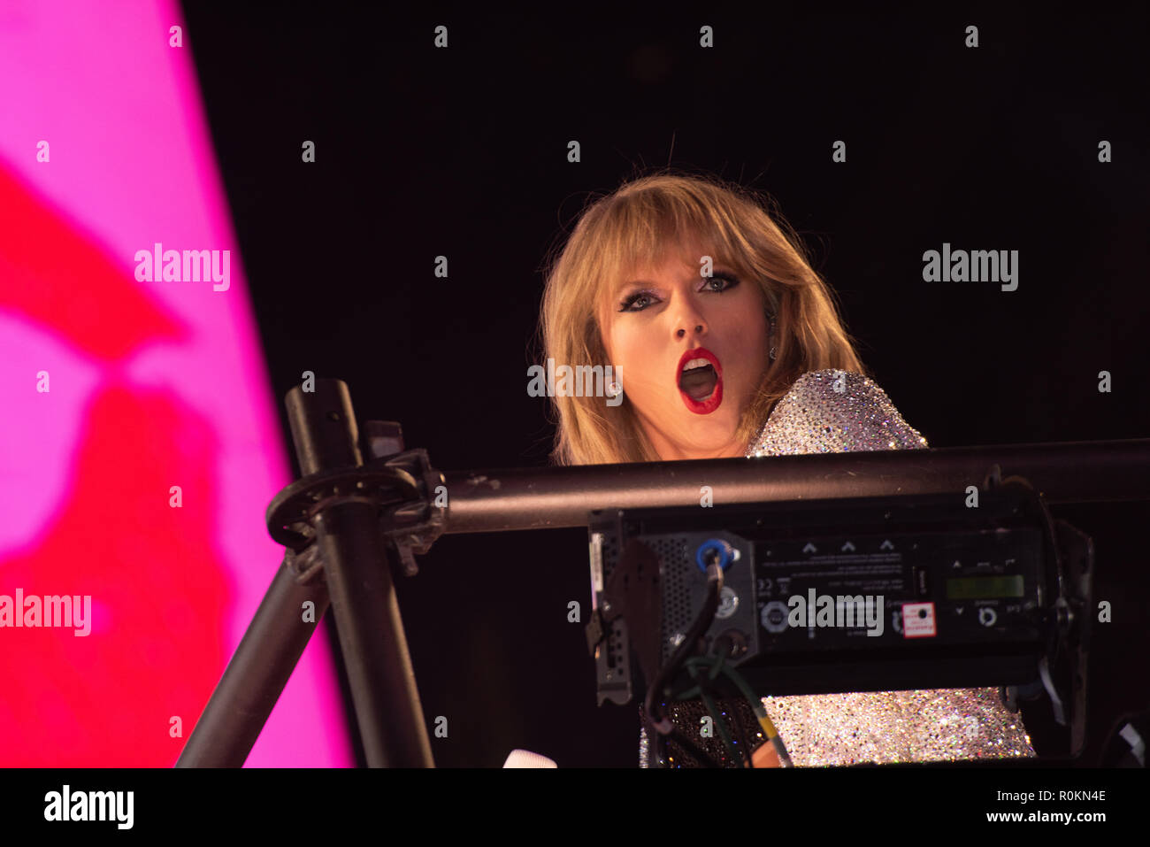 Taylor Swift performing at NY New Year's eve Stock Photo - Alamy