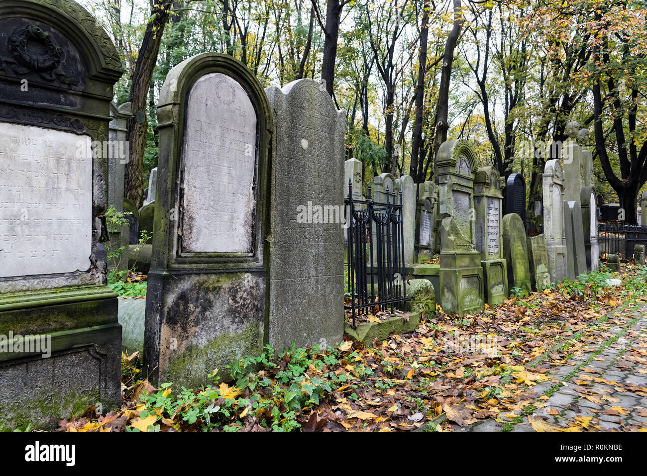 Jewish cemeteries hi-res stock photography and images - Alamy